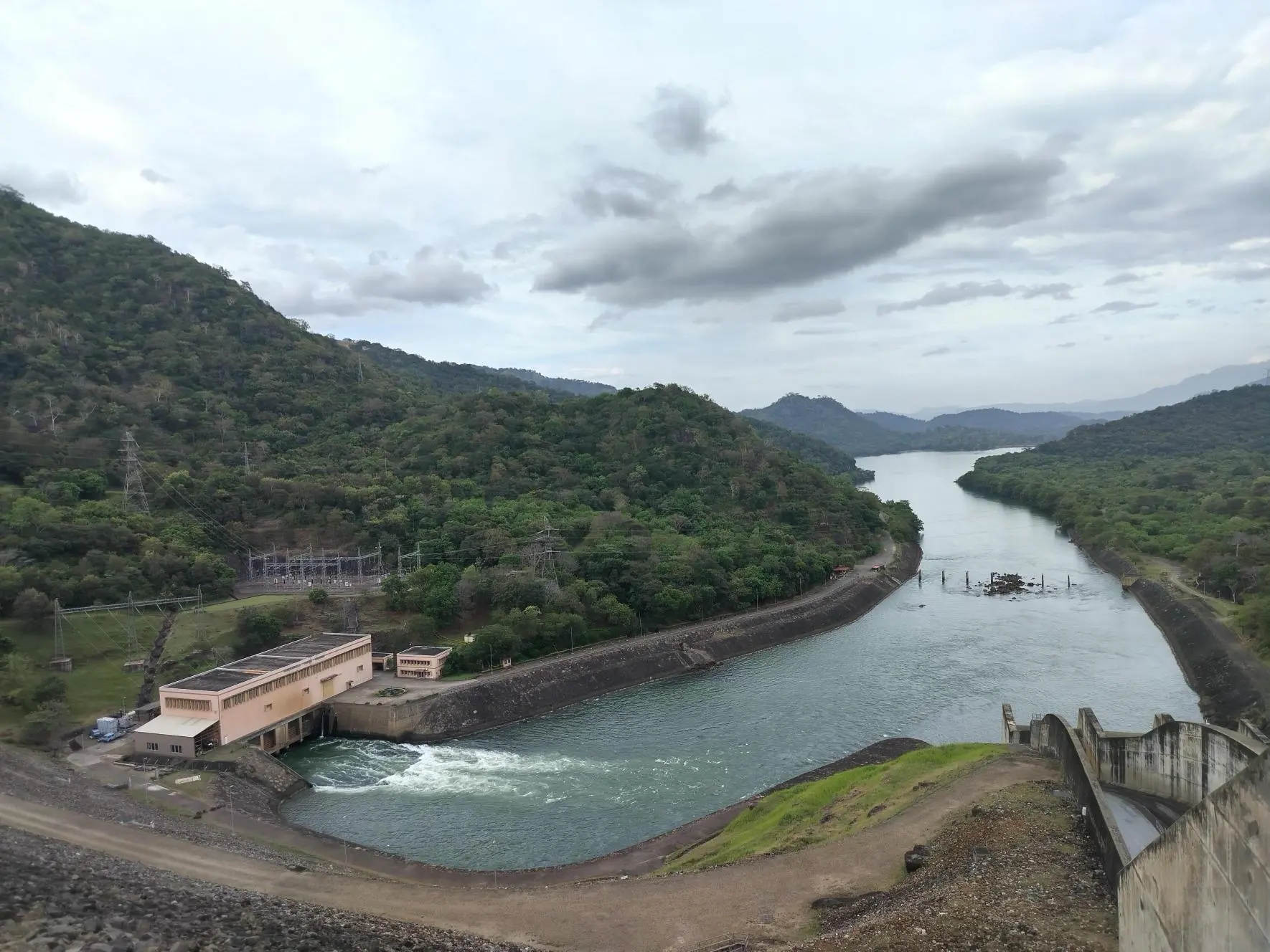 RIC Deakin Engineering Students' Field Visit to Mahaweli Hydropower ...